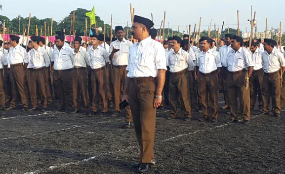 RSS स्वयंसेवक की गला रेत कर हत्‍या, चेहरा जलाया